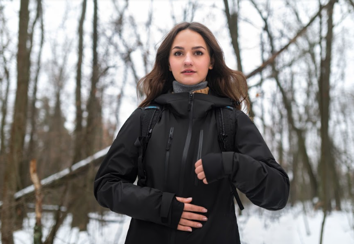 6 Winter Jacket Tips for People Working Outside in Winter – Wear Graphene